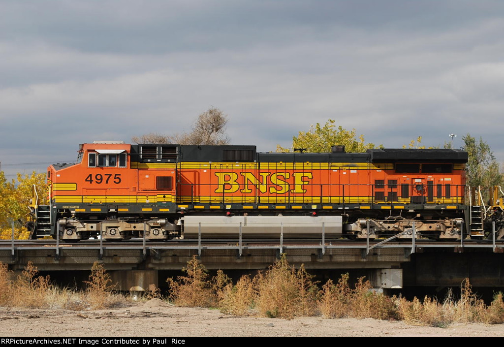 BNSF 4975